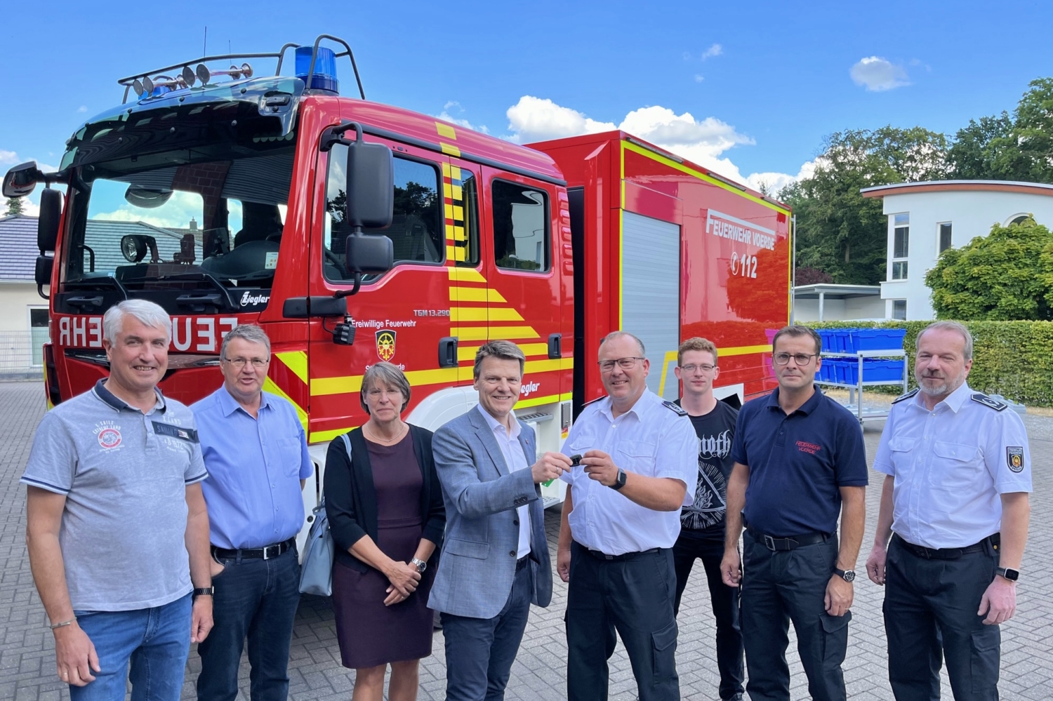 Neuer Gerätewagen offiziell an die Feuerwehr übergeben. - Freiwillige ...